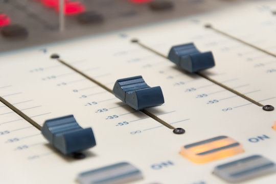 รูปภาพFader – เลือกดูภาพถ่ายสต็อก เวกเตอร์ และวิดีโอ20,397 | Adobe Stock