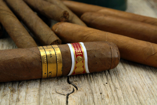 Cigare Bilder – Durchsuchen 2,098 Archivfotos, Vektorgrafiken und ...