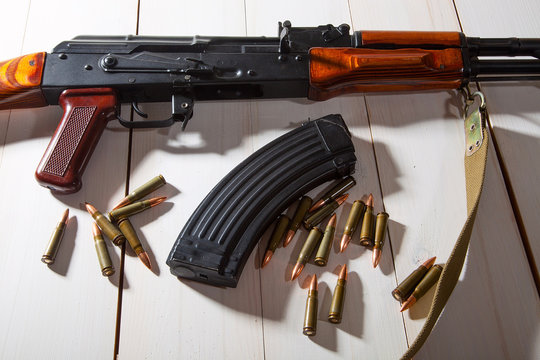 "Automatic Kalashnikov"-Bilder: Stock-Fotos & -Videos. | Adobe Stock