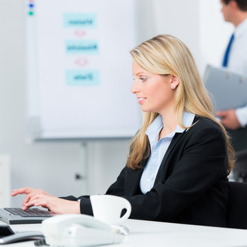 Angestellte 이미지 – 찾아보기 18,328 스톡 사진, 벡터 및 비디오 | Adobe Stock