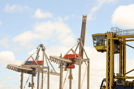 รูปภาพVerladekran – เลือกดูภาพถ่ายสต็อก เวกเตอร์ และวิดีโอ471 | Adobe Stock