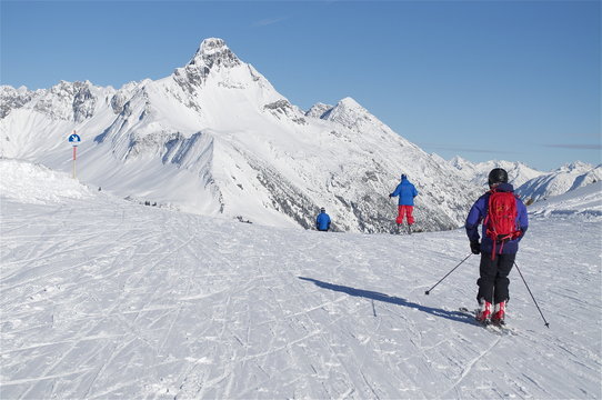 รูปภาพCarfen – เลือกดูภาพถ่ายสต็อก เวกเตอร์ และวิดีโอ2 | Adobe Stock