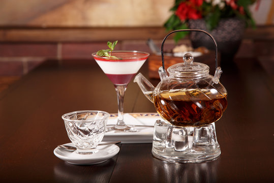 Tea-Service Bilder – Durchsuchen 495 Archivfotos, Vektorgrafiken und ...