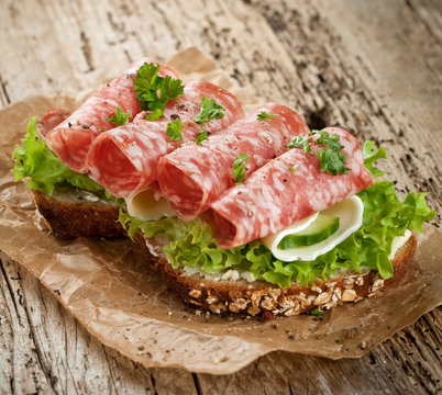 Salamibrot Bilder – Durchsuchen 78,586 Archivfotos, Vektorgrafiken und ...