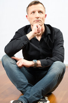 Denkerpose Bilder – Durchsuchen 147 Archivfotos, Vektorgrafiken und ...