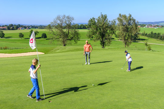 รูปภาพGolflehrer – เลือกดูภาพถ่ายสต็อก เวกเตอร์ และวิดีโอ71 | Adobe Stock