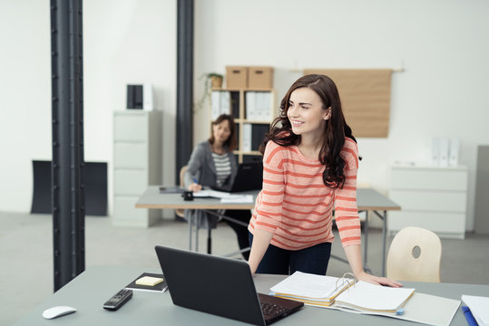 Büroalltag Bilder – Durchsuchen 11,766 Archivfotos, Vektorgrafiken und ...