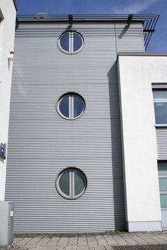 「Blechwand」の画像 - 96 件の Stock 写真、ベクターおよびビデオ | Adobe Stock