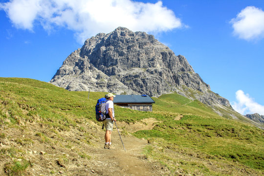 รูปภาพBergwanderer – เลือกดูภาพถ่ายสต็อก เวกเตอร์ และวิดีโอ1,076 ...