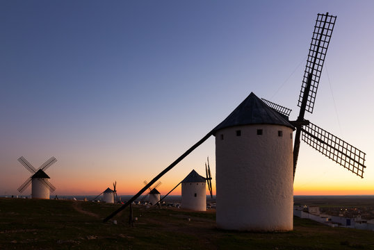 รูปภาพMills – เลือกดูภาพถ่ายสต็อก เวกเตอร์ และวิดีโอ685,408 | Adobe Stock