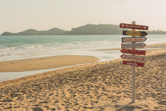 Beach Directional Sign Images – Browse 11,511 Stock Photos, Vectors ...