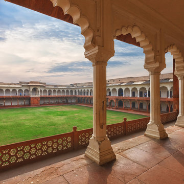 「Badalgarh」の写真素材 | 22件の無料イラスト画像 | Adobe Stock