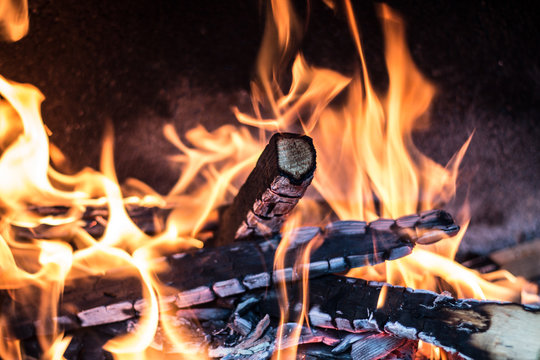 Grillfeuer bilder – Bläddra bland 659 stockfoton, vektorer och videor ...