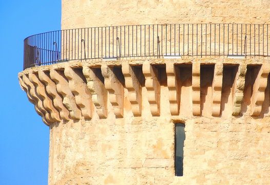 Mâchicoulis - Images et vidéos libres de droits | Adobe Stock