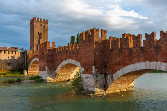 รูปภาพCastelvecchio – เลือกดูภาพถ่ายสต็อก เวกเตอร์ และวิดีโอ3,155 ...