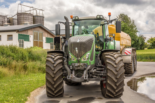 Obrázky Traktor – procházejte fotografie, vektory a videa 408,680 ...