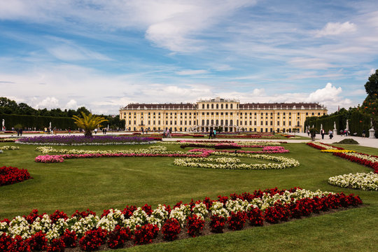Schönbrunn 画像 - 参照 5,246 Stock 写真、ベクターおよびビデオ | Adobe Stock