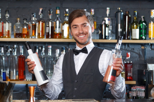 Bartender Images – Browse 183,542 Stock Photos, Vectors, and Video ...