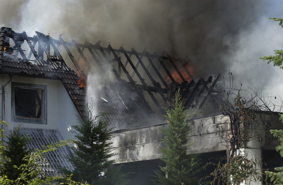 Hausbrand bilder – Bläddra bland 763 stockfoton, vektorer och videor ...