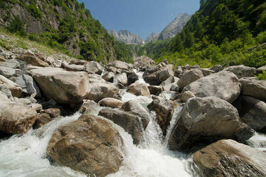 Imágenes de Torrente: descubre bancos de fotos, ilustraciones, vectores ...