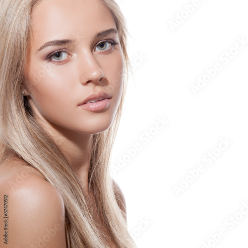 "Beautiful Blond Girl. Healthy Long Hair. White Background" photo libre ...