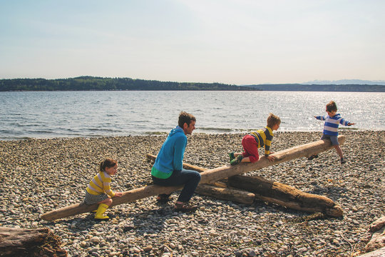 Wippe Kinder Bilder – Durchsuchen 20,455 Archivfotos, Vektorgrafiken ...