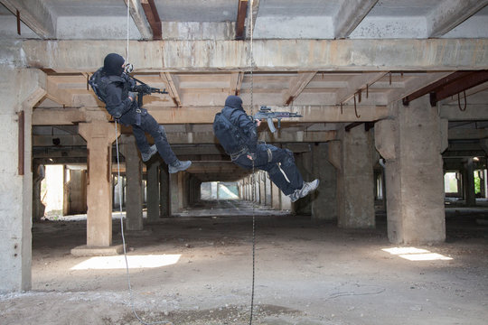 รูปภาพFast-Roping – เลือกดูภาพถ่ายสต็อก เวกเตอร์ และวิดีโอ172 | Adobe Stock