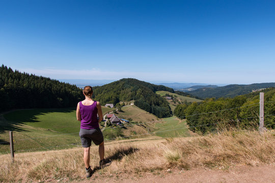 DIE 1,652 BESTEN BILDER, STOCK-FOTOS UND -VEKTORGRAFIKEN ZU „Wanderin ...
