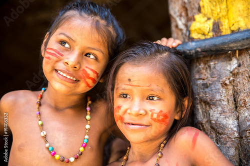 "Cute Native Brazilian girls at an indigenous tribe in the Amazon ...