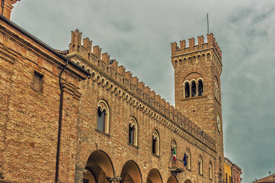 รูปภาพBertinoro – เลือกดูภาพถ่ายสต็อก เวกเตอร์ และวิดีโอ289 | Adobe Stock