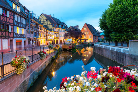 รูปภาพColmar – เลือกดูภาพถ่ายสต็อก เวกเตอร์ และวิดีโอ18,395 | Adobe Stock