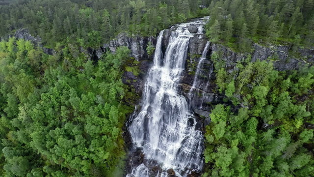 Tvindefossen bilder – Bläddra bland 943 stockfoton, vektorer och videor ...
