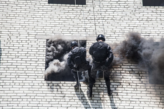 รูปภาพFast-Roping – เลือกดูภาพถ่ายสต็อก เวกเตอร์ และวิดีโอ172 | Adobe Stock