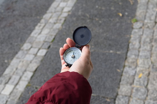 「Weg-Zeigen」の写真素材 | 1,941件の無料イラスト画像 | Adobe Stock