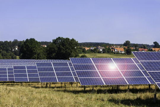 Solarpanele Bilder – Durchsuchen 611 Archivfotos, Vektorgrafiken und ...