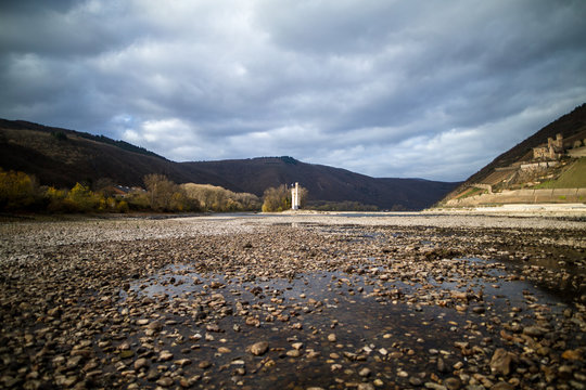Rheinpegel Bilder – Durchsuchen 833 Archivfotos, Vektorgrafiken und ...