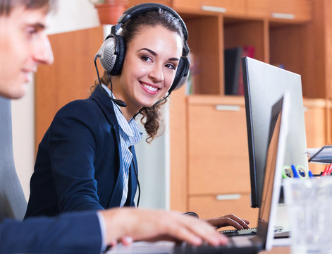 รูปภาพOperators – เลือกดูภาพถ่ายสต็อก เวกเตอร์ และวิดีโอ444,389 | Adobe ...