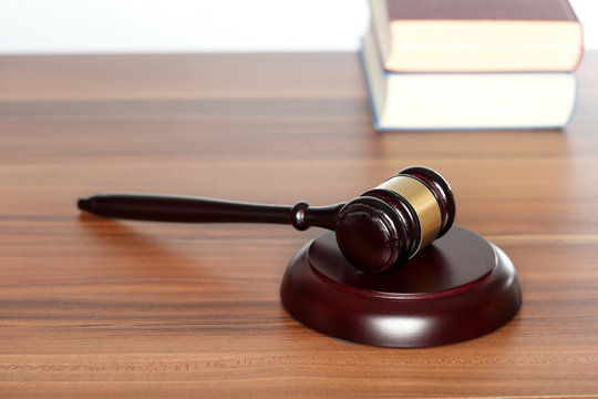 Richterpult Bilder – Durchsuchen 101 Archivfotos, Vektorgrafiken und ...