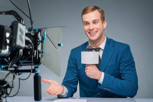 รูปภาพNewsman – เลือกดูภาพถ่ายสต็อก เวกเตอร์ และวิดีโอ8,501 | Adobe Stock
