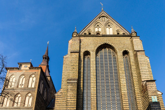 Kirchenfassade - Images et vidéos libres de droits | Adobe Stock