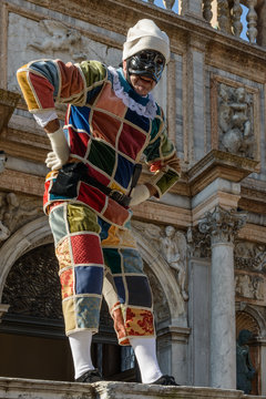 32,917 MIGLIORI Arlecchino IMMAGINI, FOTO STOCK E VETTORIALI | Adobe Stock