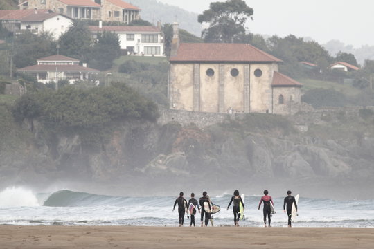 Mundaka Images – Browse 13 Stock Photos, Vectors, and Video | Adobe Stock