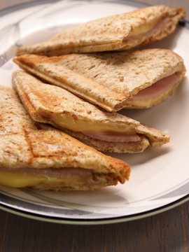 รูปภาพToastie – เลือกดูภาพถ่ายสต็อก เวกเตอร์ และวิดีโอ9,414 | Adobe Stock