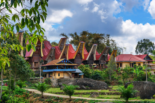 「Tongkonan」の画像 - 675 件の Stock 写真、ベクターおよびビデオ | Adobe Stock