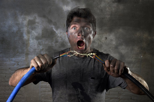 Elektrounfall Bilder – Durchsuchen 26,495 Archivfotos, Vektorgrafiken ...