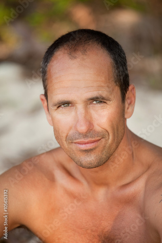 "portrait d'homme brun européen de 40 ans" photo libre de droits sur la ...
