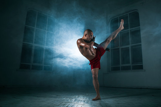 Kickbox Bilder – Durchsuchen 69,557 Archivfotos, Vektorgrafiken und ...