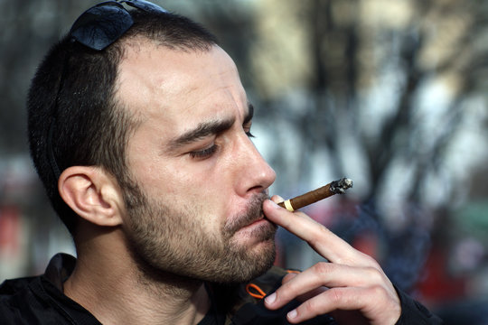 「Sigar」の写真素材 | 453件の無料イラスト画像 | Adobe Stock