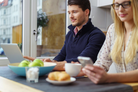 Alltag Bilder – Durchsuchen 120,852 Archivfotos, Vektorgrafiken und ...