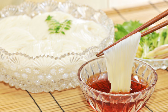 「そうめん」の写真素材 | 27,106件の無料イラスト画像 | Adobe Stock